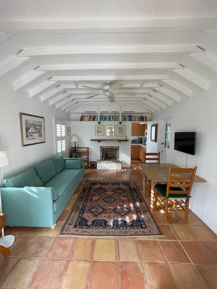 Quaint And Charming Cottage - Bermuda