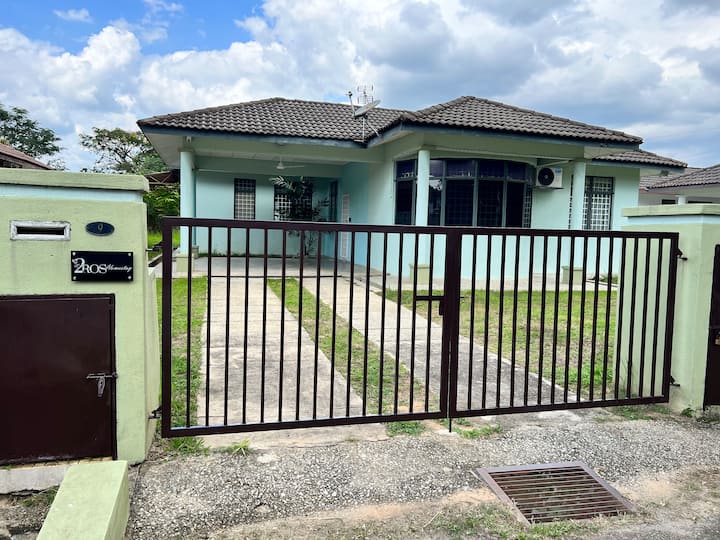 2ros Homestay - Serendah