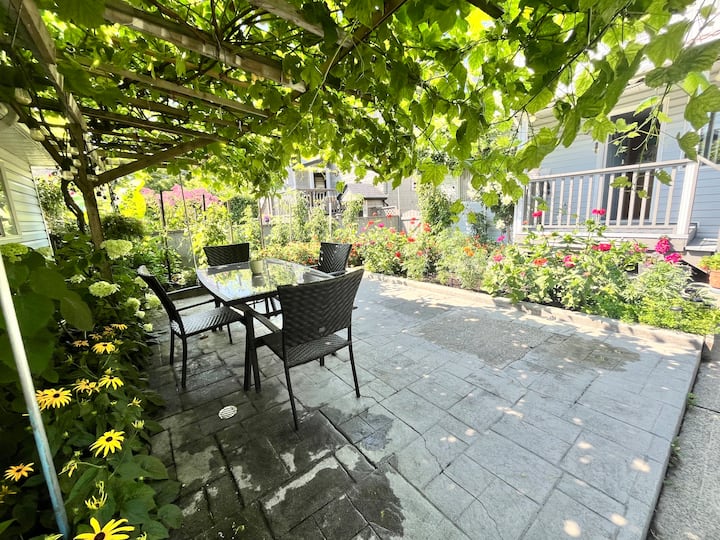 Spacious Kits Home With Sunny Patio & Garden - Vancouver