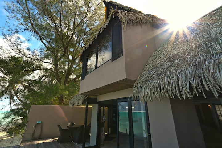 Reflections Beachfront Villa With Pool - Cook Islands