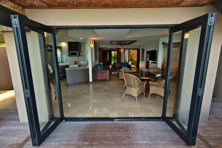 Reflections Beachfront Villa With Pool - Cook Islands