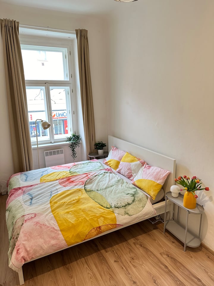2) Cozy Apartment Smíchov - Praga