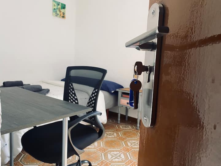 Non-touristic: Quiet Cozy Room With Good Wifi - Torrent