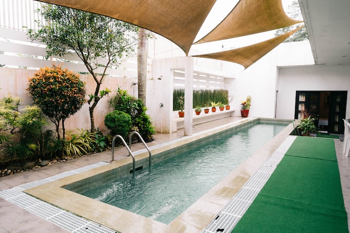 The Escape Tagaytay A Home With Pool And Karaoke - Tagaytay