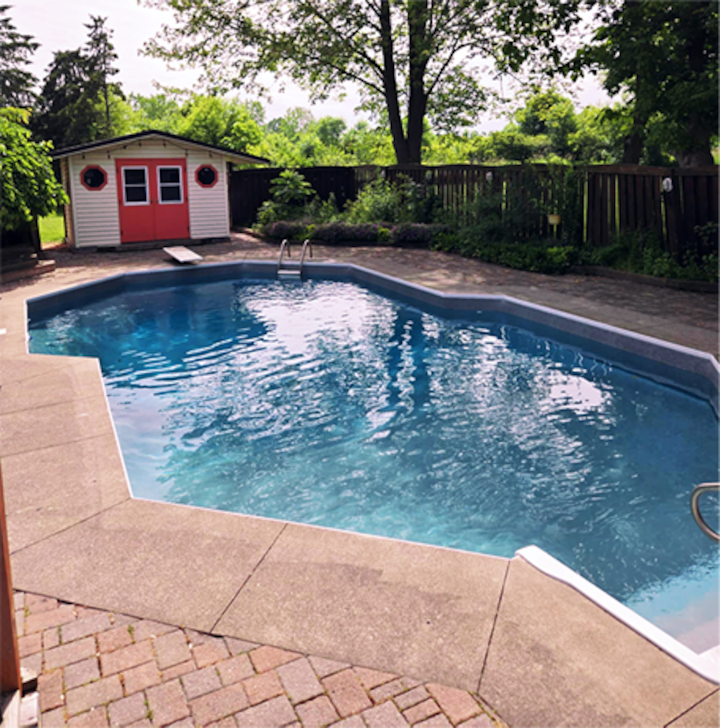 Shared House With Gorgeous Poolside Hangout - St. Catharines
