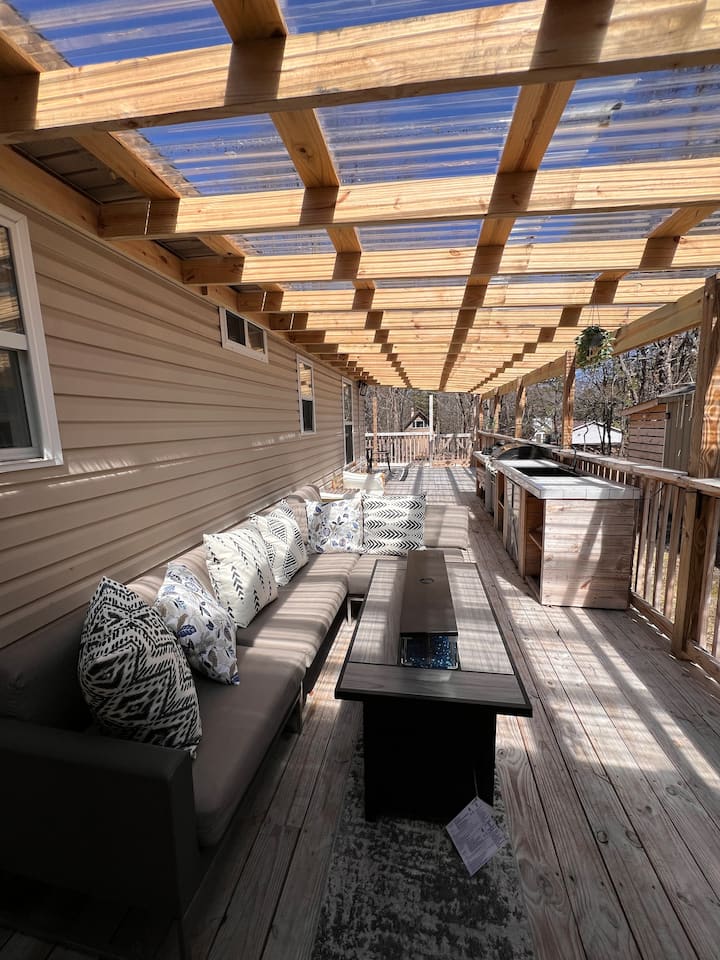 (3bd 2ba) W/ Covered Deck & Outdoor Kitchen - Albrightsville, PA