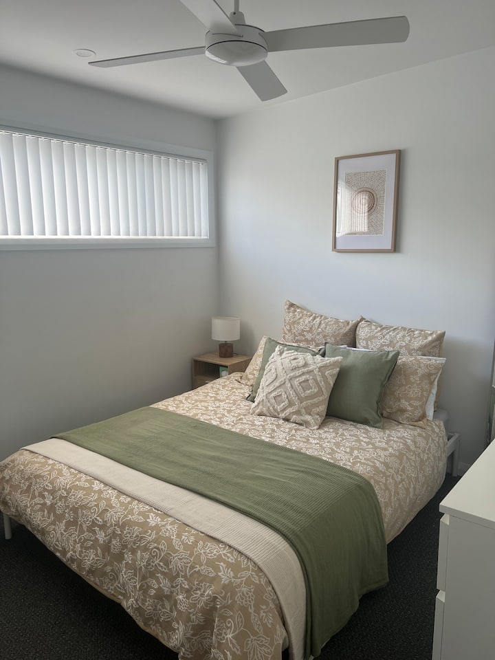 Julia’s Haven - Host Onsite Option. - Berry