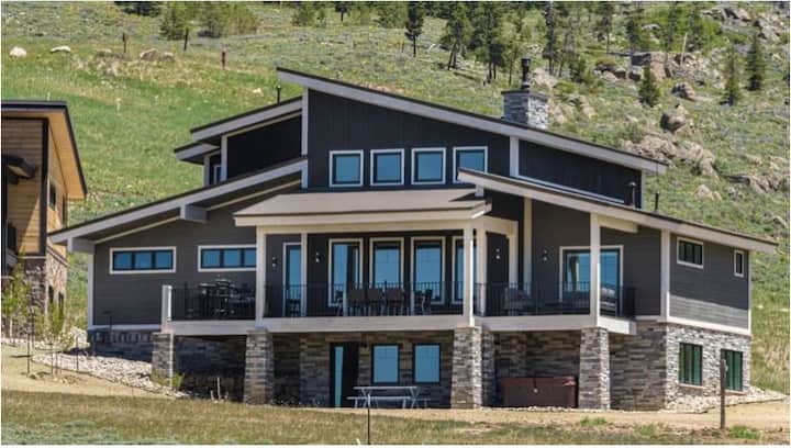 Modern Mtn Home @ Granby Ranch -Hot Tub, Mesh Wifi - Granby, CO