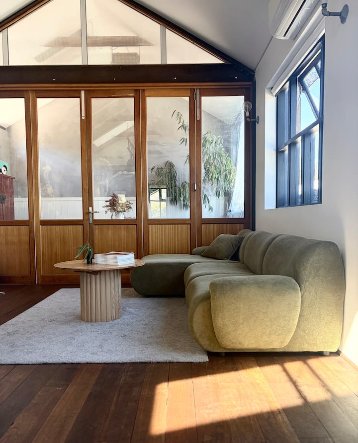 T H E   L O F T  -  Stunning Private Apartment - Perth