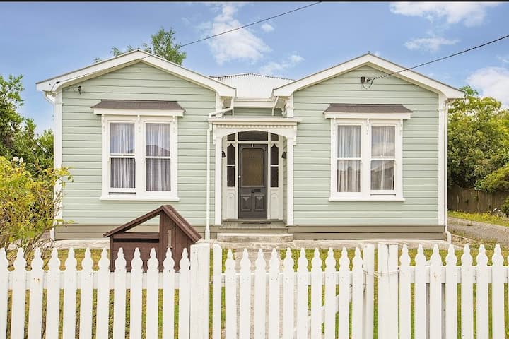 Villa Retreat - Masterton