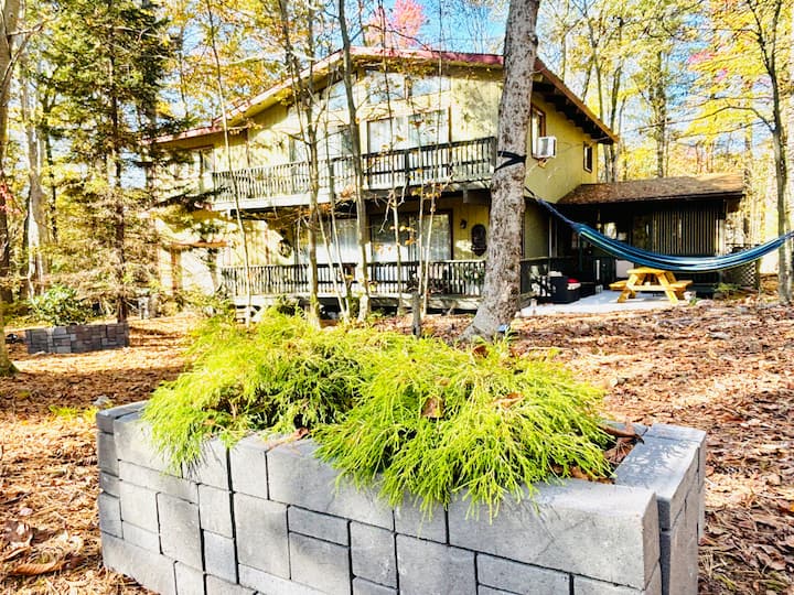 Pool, Lake, Firepit,  Hot Tub, Golf Onsite - Kalahari Indoor Waterpark, Pocono Manor