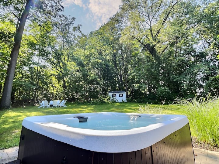 Charming Getaway 16mi To West Point With Hot Tub! - Washingtonville, NY