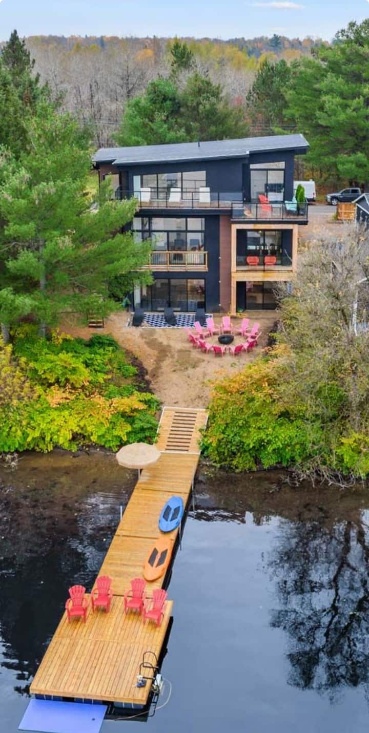 Wow! Malibu House In Muskoka - Ontário