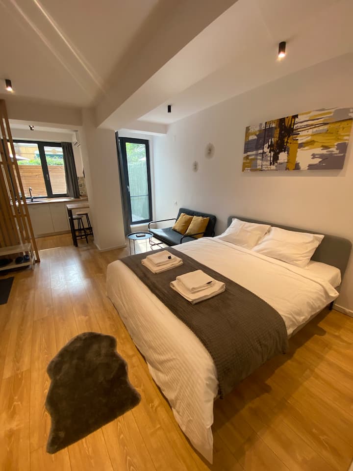 New/cozy Central Studio With Terrace - Bukarest