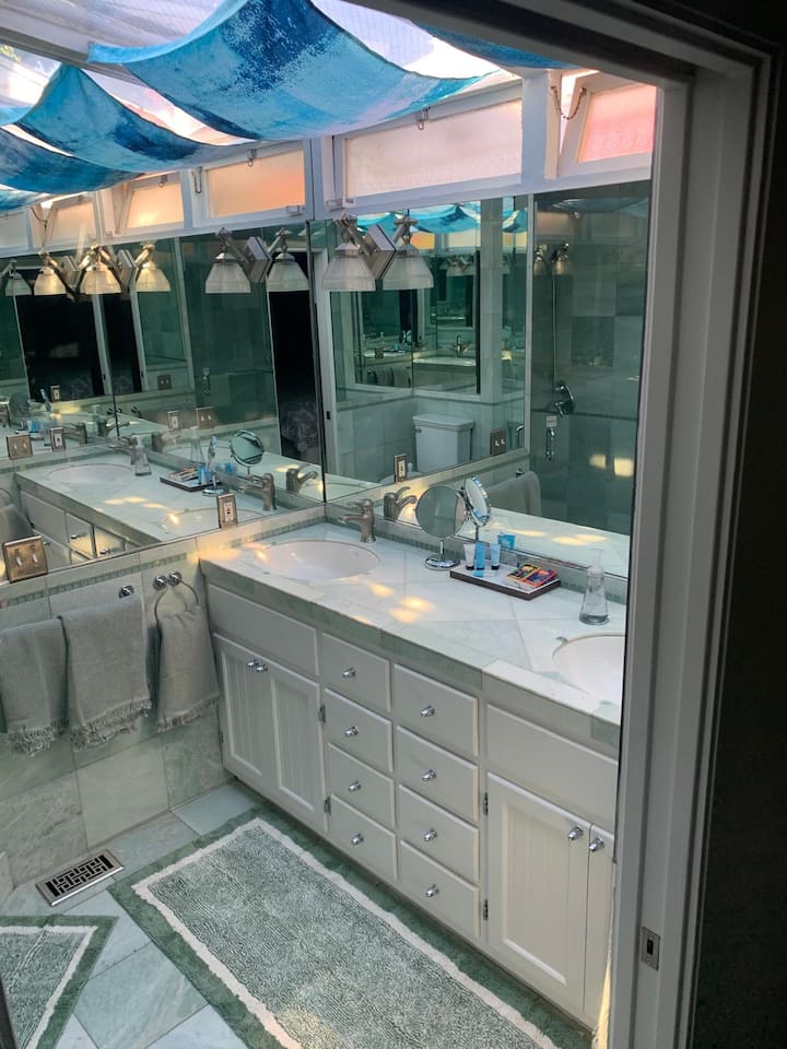 Paradise Home On Sunset Strip - Los Angeles, CA