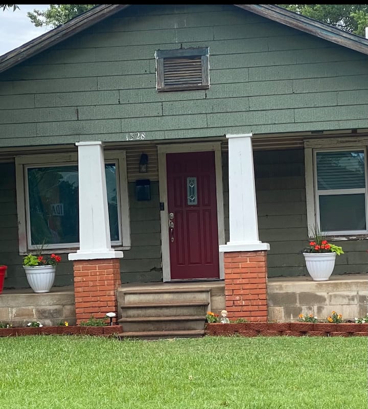 Small Cozy House Open Floor Plan - Lake Louis Burtschi, OK