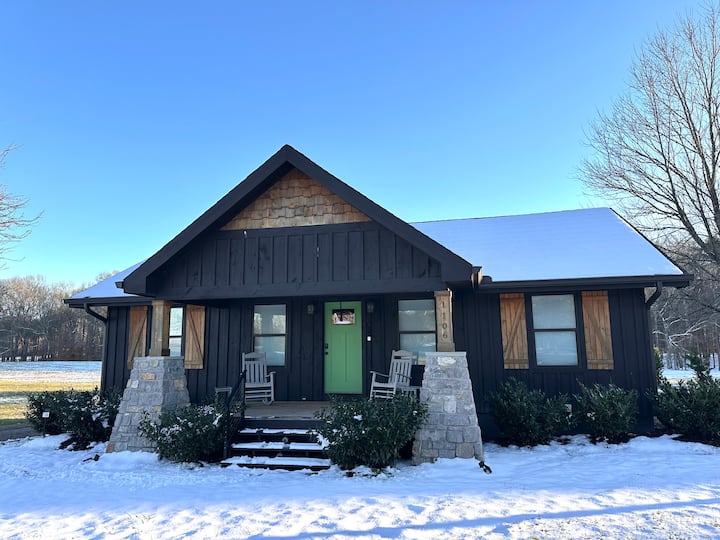 The Green Door Cottage - A Peaceful Place To Stay - Sevierville
