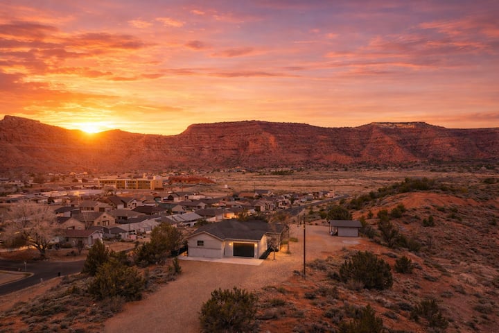 Desert Retreat • Views • Fire Pit • Wildlife - Kanab, UT