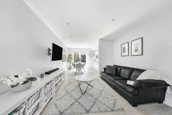 Spacious And Elegant Home With A Beautiful Garden - Londres