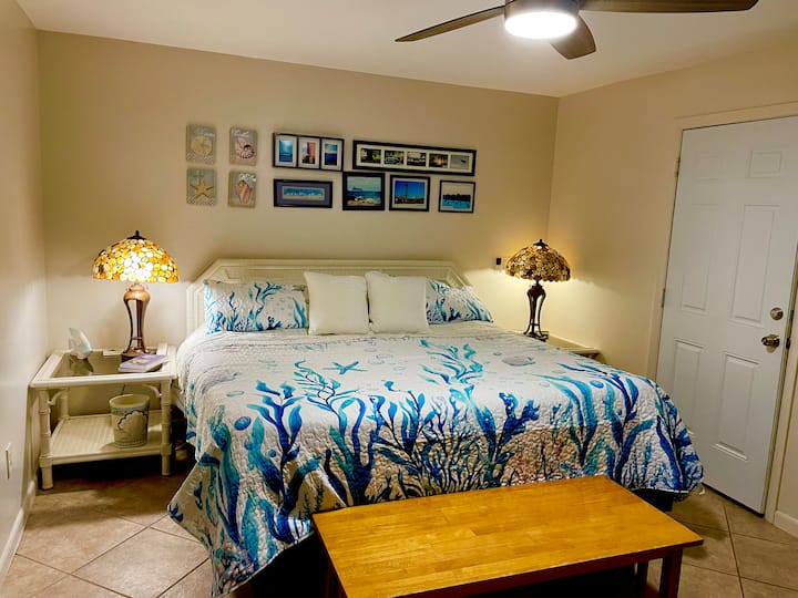 Cape Coral Cozy Quiet Private Efficiency Apartment - Cape Coral, FL
