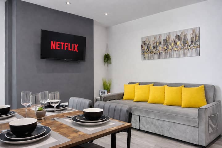 Emerald Living 4 Bedrooms In The Heart Of Swansea! - Swansea