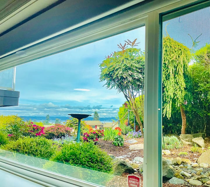 1400sft Spacious Seaview Retreat &Garden Surround - Federal Way, WA
