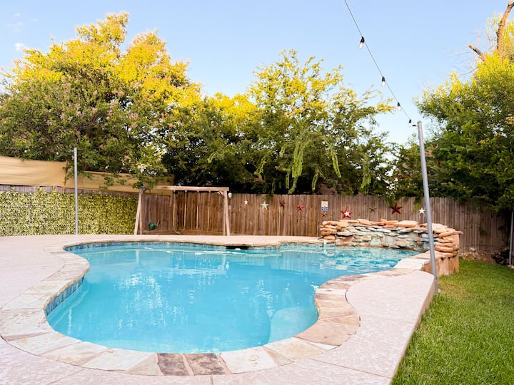 Pool House Near Downtown Round Rock - Round Rock, TX