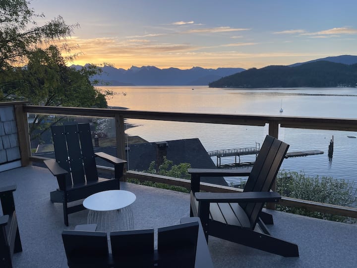 Stylish Beach House With Stunning Ocean Views - Gibsons