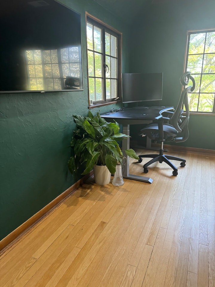 Superhost: A Quiet Space - White Plains, NY