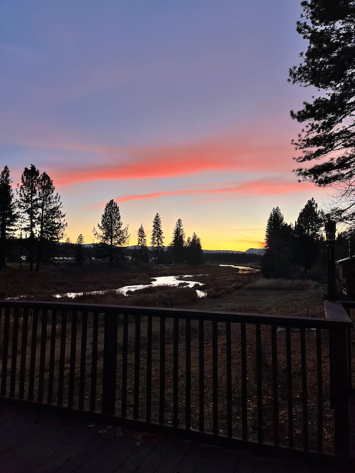 Feather Cottage - Getaway On The River - Lake Davis, CA