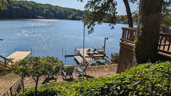 Tranquil Lakeside Retreat - Lake Wawasee, IN