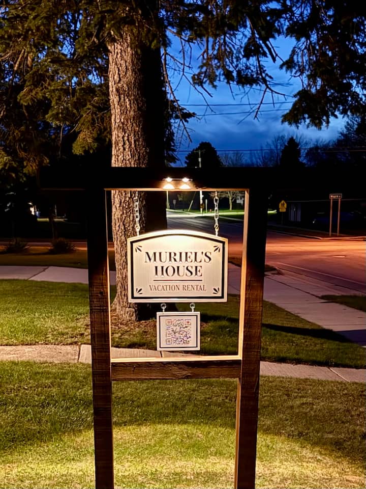 Private Hot Tub
Outdoor Tv
Near Downtown & Beaches - Manistee, MI