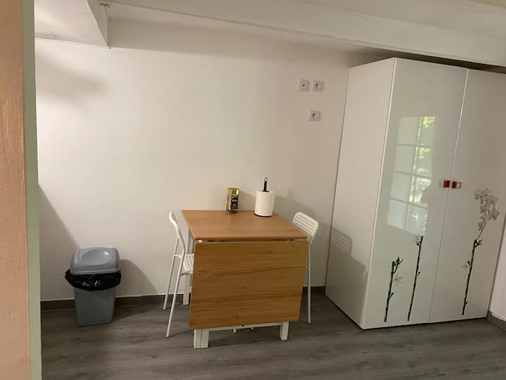 Studio Indépendant Dans Une Maison - Avignon