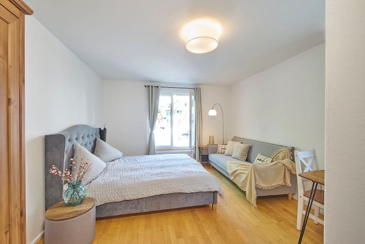 Seemomente ÜBerlingen Lakeside - Red Ship - Bodensee