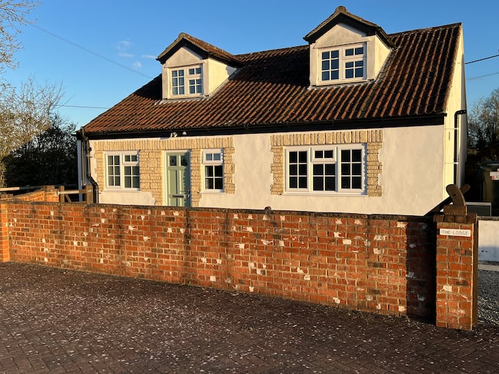 The Lodge, South Cotswolds, Contemporary, Spa Pool - Malmesbury