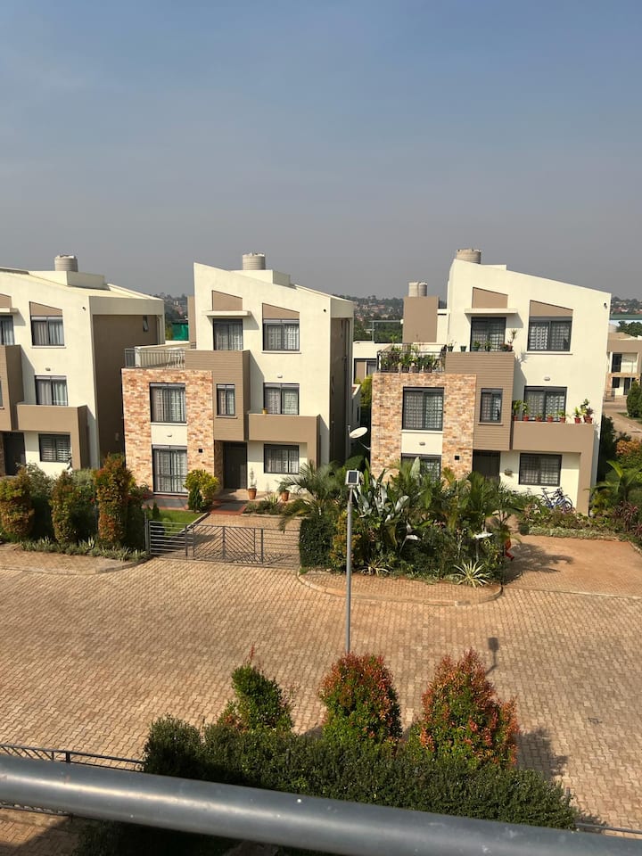 5 Bedroom Luxury Gated Community Oasis - Kampala