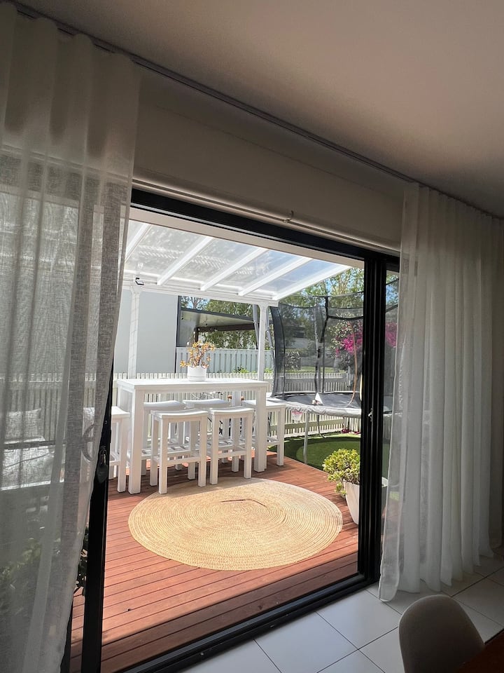 Family Friendly Coastal Retreat - Tweed Heads