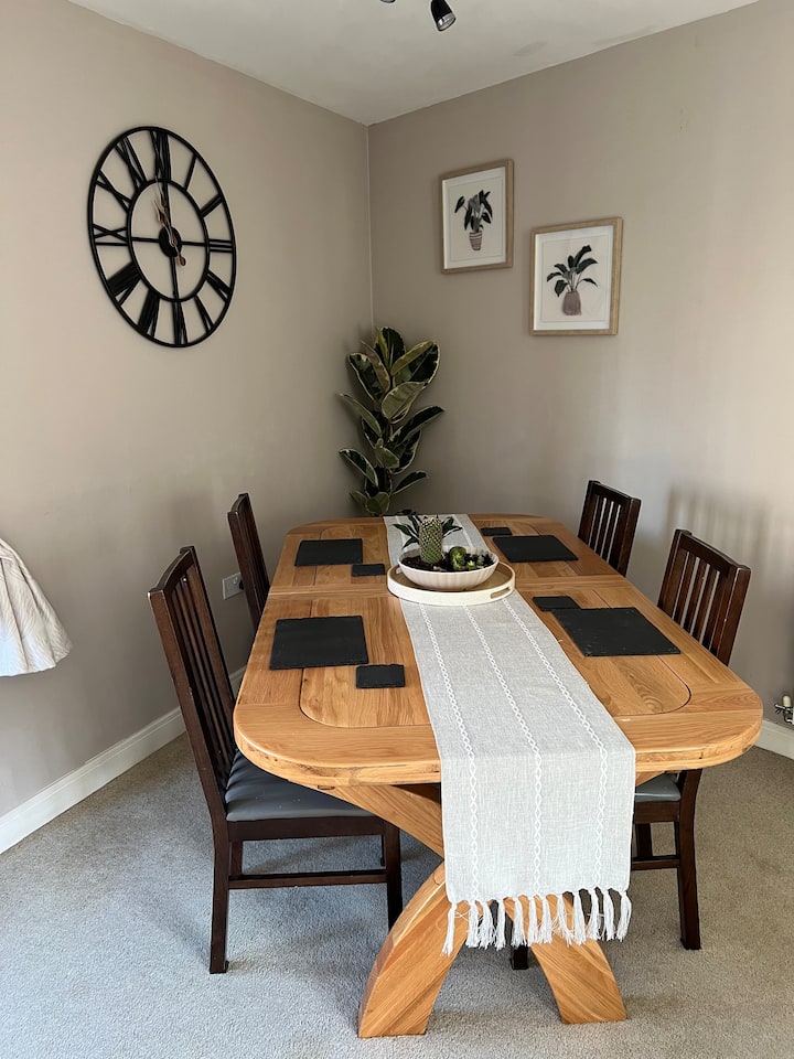 Modern Room In Peaceful Home - Colchester