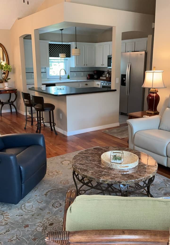 Great Location Between The Squares! - The Villages, FL