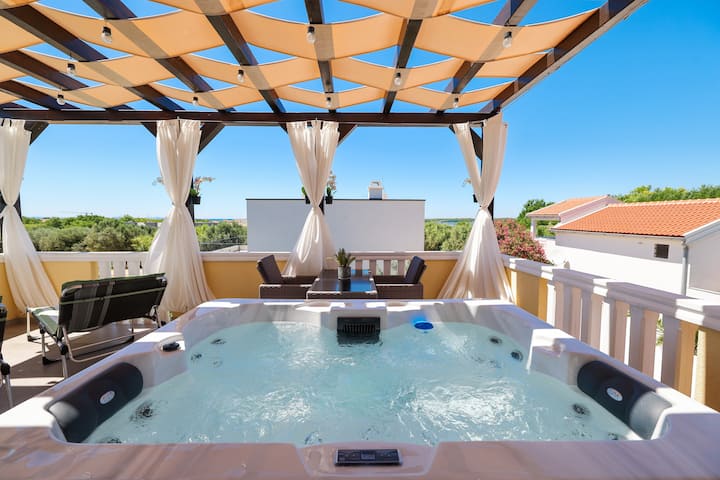 Calm & Cozy Escape With Jacuzzi - Privlaka