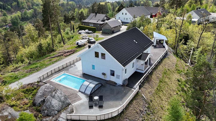Flott Hus Med Basseng, Sjøutsikt Og Stor Uteplass! - Norway