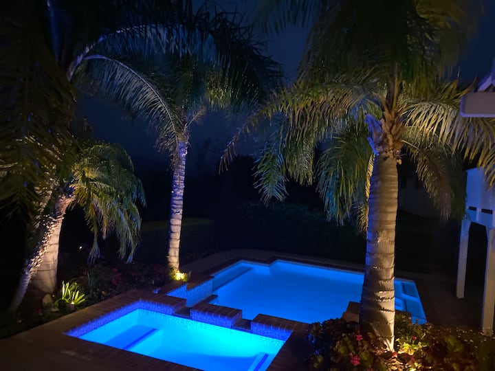 Pool Paradise Retreat & Heated Spa - Moorpark, CA