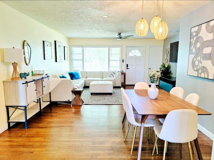 Vintage Bungalow: King Suite + Walk To Parks - Corpus Christi, TX