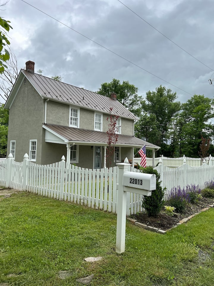 Quaker Cottage - Middleburg, VA