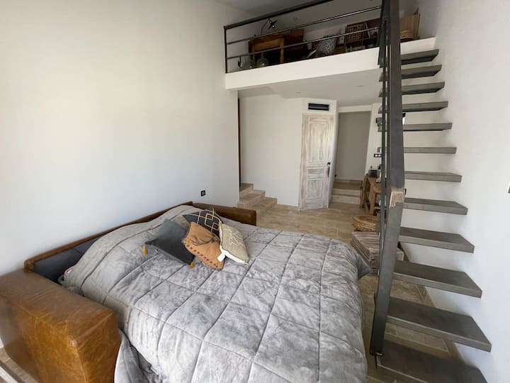Chambre, Salle D’eau Et Toilettes Privés - Saint-Gilles, France