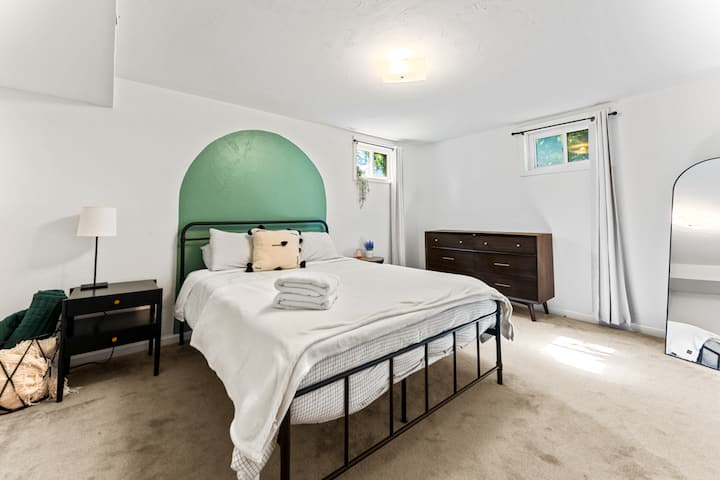 Central Boise Private Suite - 1200 Sq Ft, Luxe Bed - Boise, ID