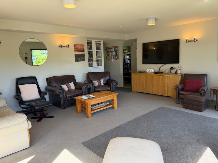 Harbour Views - 5bed/4bath - Walk To Beach & Cafés - Akaroa