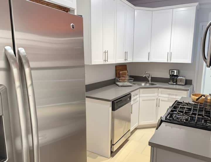 Comfort On 85th
The Best Of Uws - New York