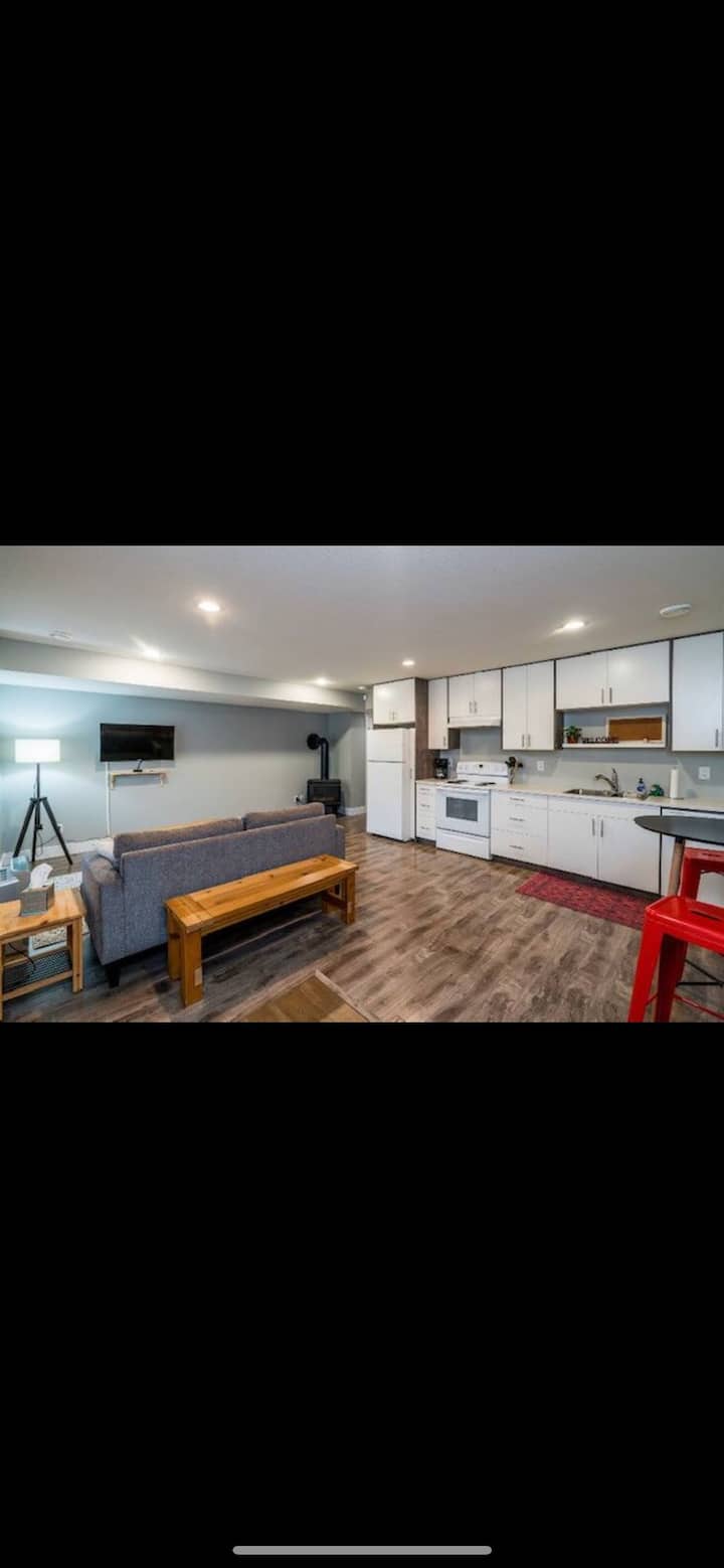 Downtown 2bdrm 3bed Private Walkout Suite,laundry - Prince George