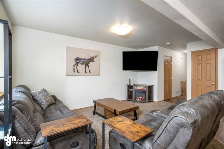 Mtn View Haven - Luxe Townhouse With King Suite - Wasilla, AK